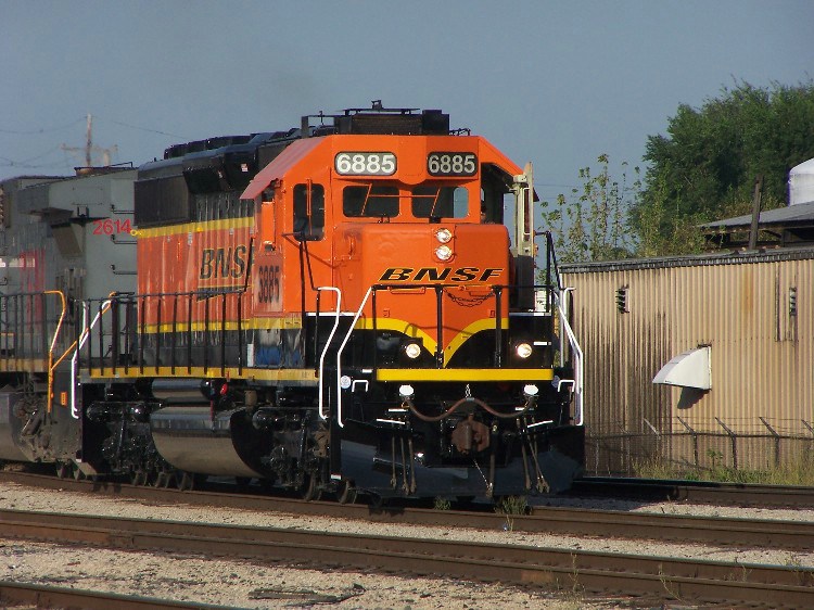 BNSF 6885